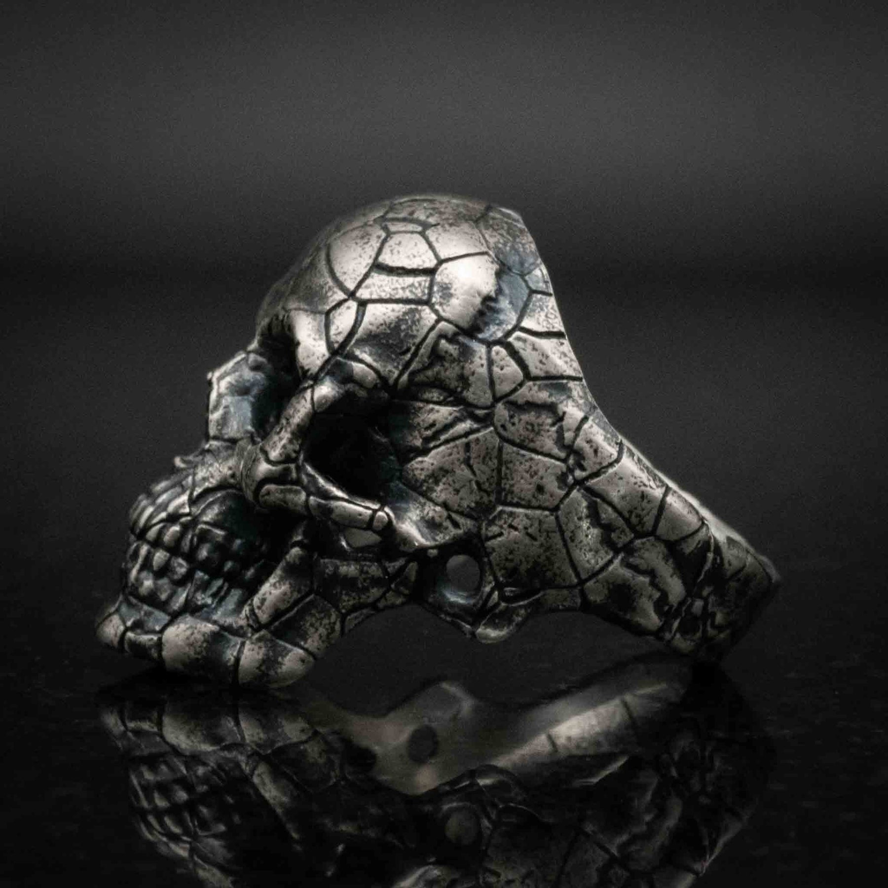 Barren Skull Ring – Mamba Metals